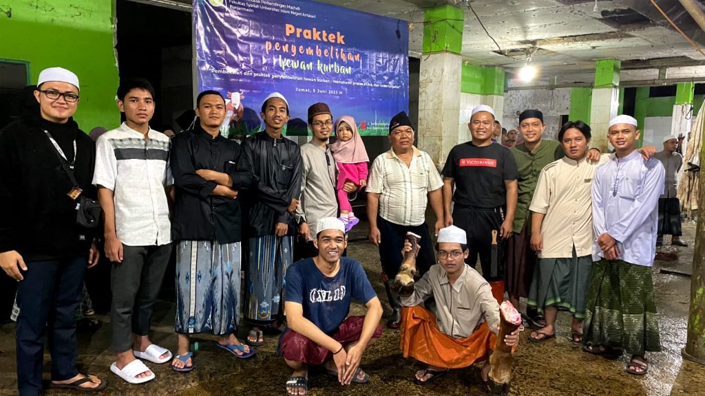 Mahasiswa PKPM Lakukan Praktek Penyembelihan Hewan Qurban di RPH Banjarmasin - Fakultas Syariah ...